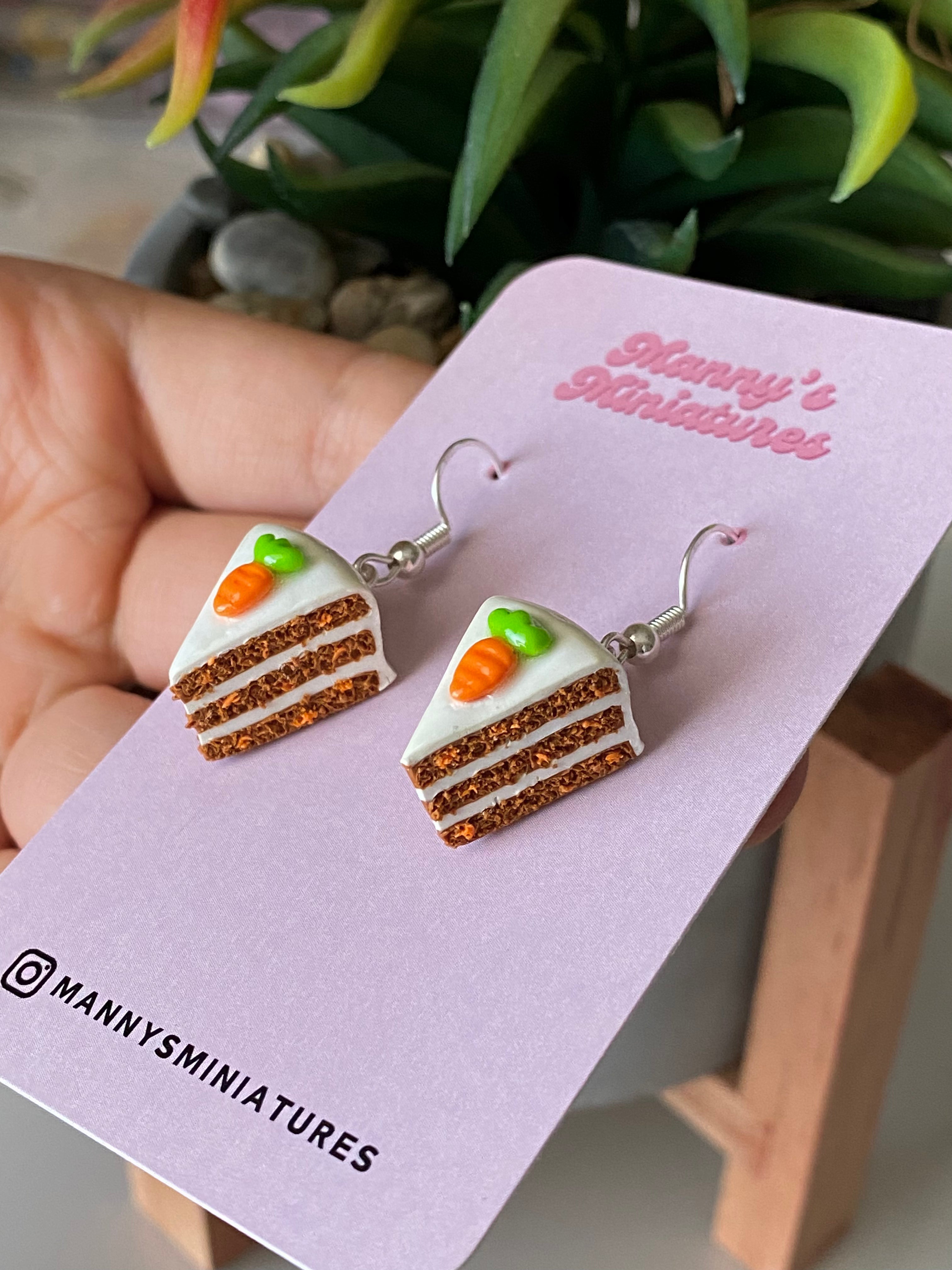 Carrot cake earrings – MannysMiniatures